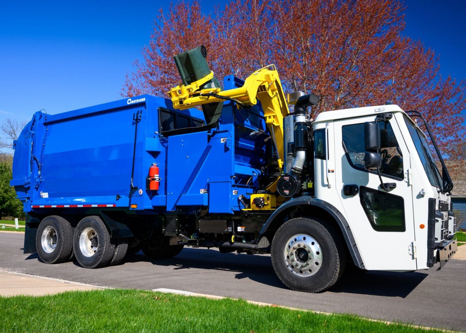 Automated Side Loader Garbage, Refuse Trucks | Curbtender